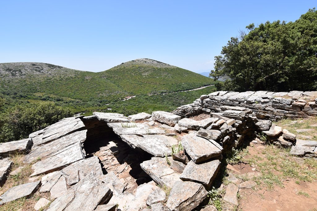 Τα υπερφυσικά δρακόσπιτα της Εύβοιας